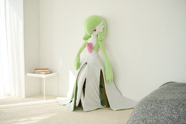 A “life-size” Gardevoir plushie has been announced for Japan | PokéJungle